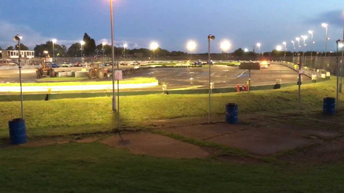 Motor Sport: Northampton International Raceway - Walnut Tree Inn ...