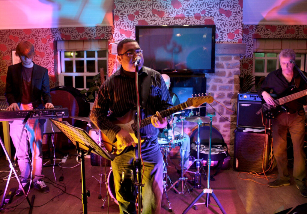 Rhythm and Roots - Walnut Tree Inn, Northampton