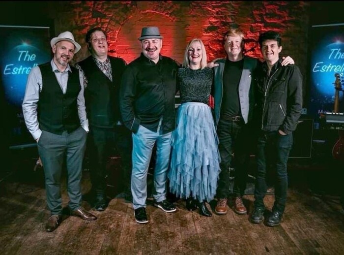 The Estrellas - Walnut Tree Inn, Northampton